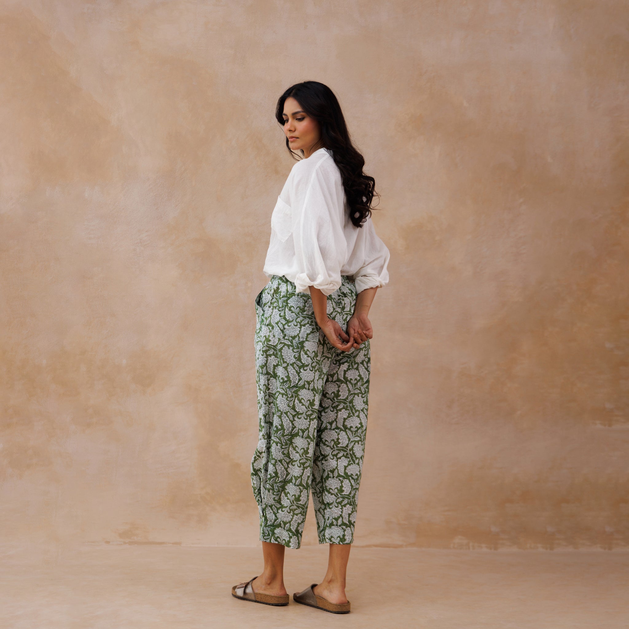 Sunday pant - Green Summer – RadhaRaniclothing